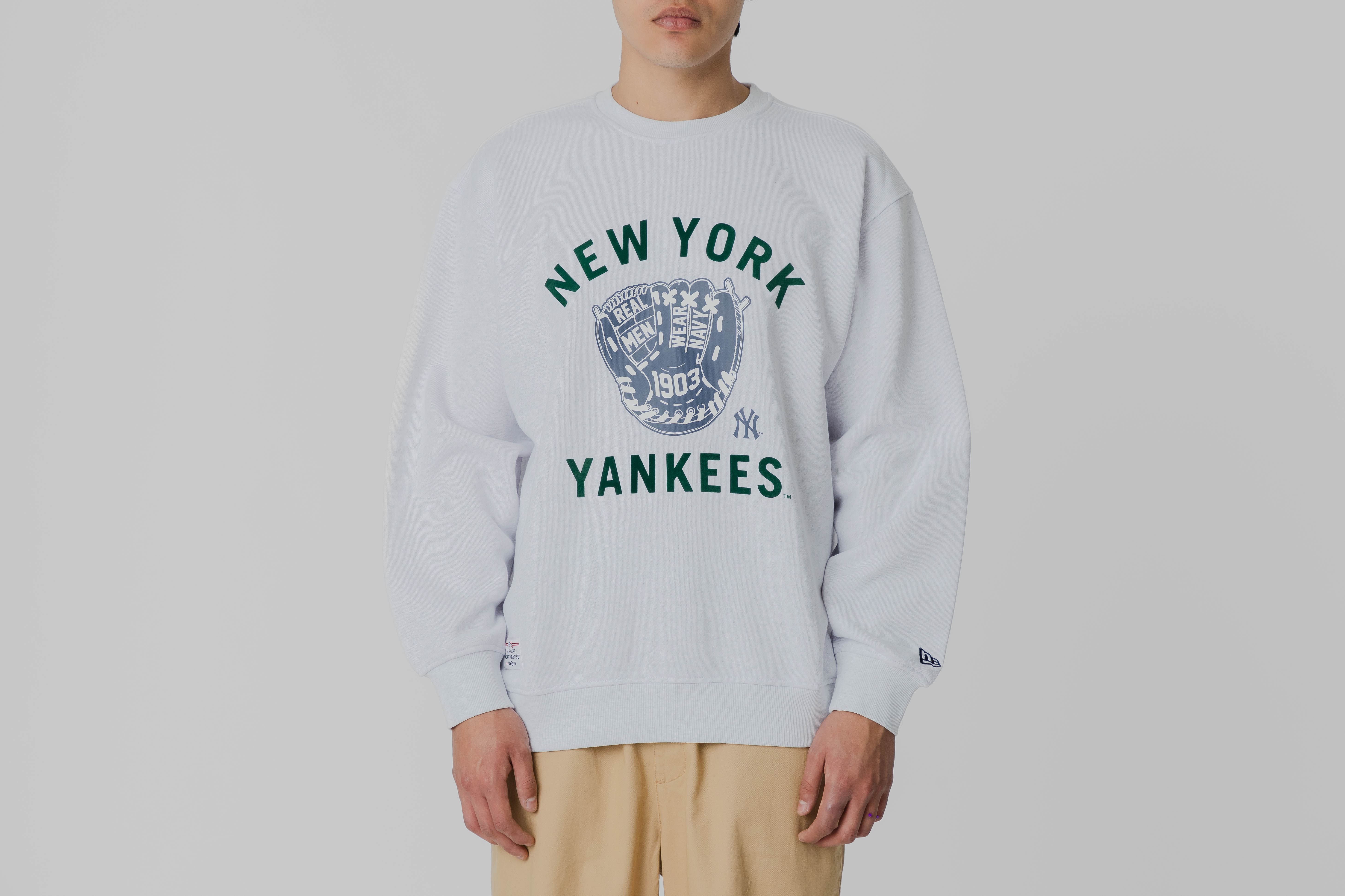 New Era New York Yankees MLB Glove Crewneck - 14742040 | Lust México